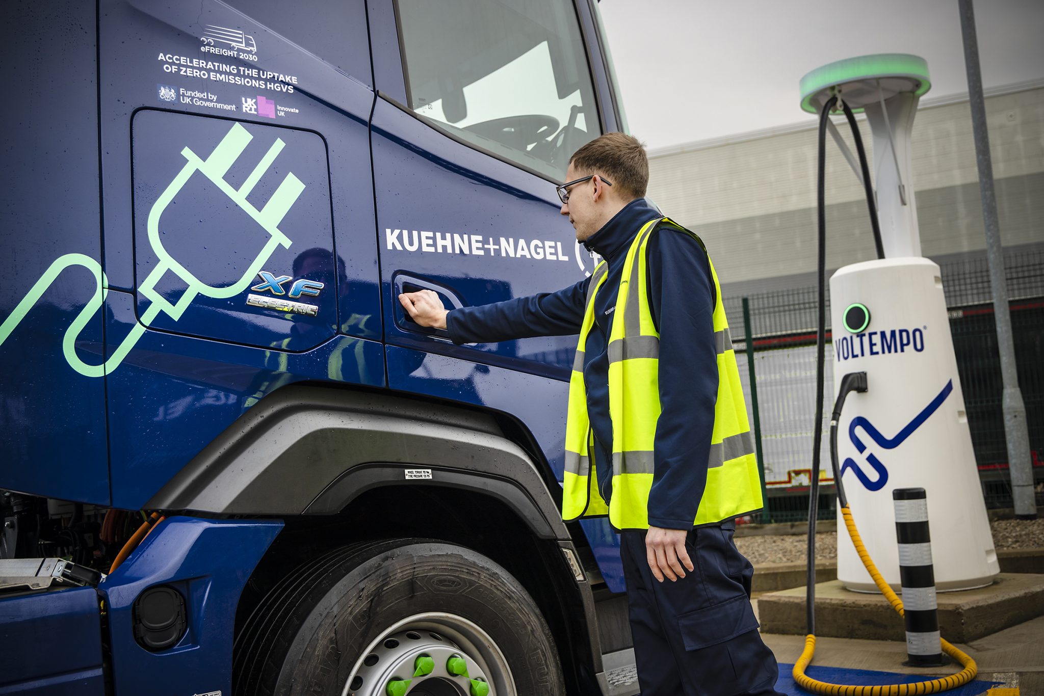 First electric heavy-goods vehicle travels through the Channel Tunnel ...